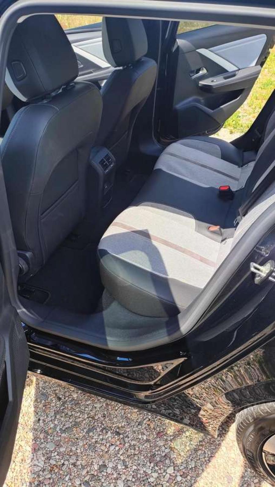 Black Opel Astra 2023 in Vilnius, with an engine capacity of 1.50 L and mileage of 78 thousand km for 18392 €, photo 17 on AUTOMOTO.COM.LV