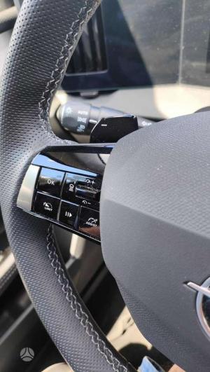 Black Opel Astra 2023 in Vilnius, with an engine capacity of 1.50 L and mileage of 78 thousand km for 18392 €, photo 26 on AUTOMOTO.COM.LV