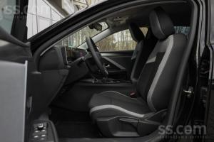 Melns Opel Astra 2024 Rīga, ar dzinēja tilpumu 1.20 L un nobraukumu 0 tūkst. km par 13995 €, foto 12 vietnē AUTOMOTO.COM.LV