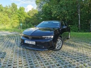 Black Opel Astra 2024 in Kaunas, with an engine capacity of 1.20 L and mileage of 59 thousand km for 15900 €, photo 4 on AUTOMOTO.COM.LV