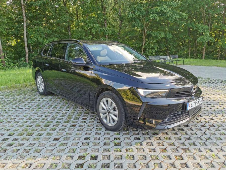 Black Opel Astra 2024 in Kaunas, with an engine capacity of 1.20 L and mileage of 59 thousand km for 15900 €, photo 7 on AUTOMOTO.COM.LV