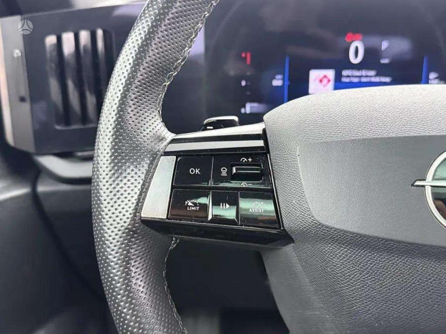Black Opel Astra 2024 in Vilnius, with an engine capacity of 1.50 L and mileage of 216 thousand km for 12800 €, photo 25 on AUTOMOTO.COM.LV