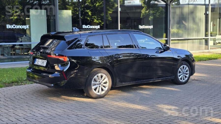Black Opel Astra 2025 in Riga, with an engine capacity of 1.20 L and mileage of 15 thousand km for 20200 €, photo 4 on AUTOMOTO.COM.LV