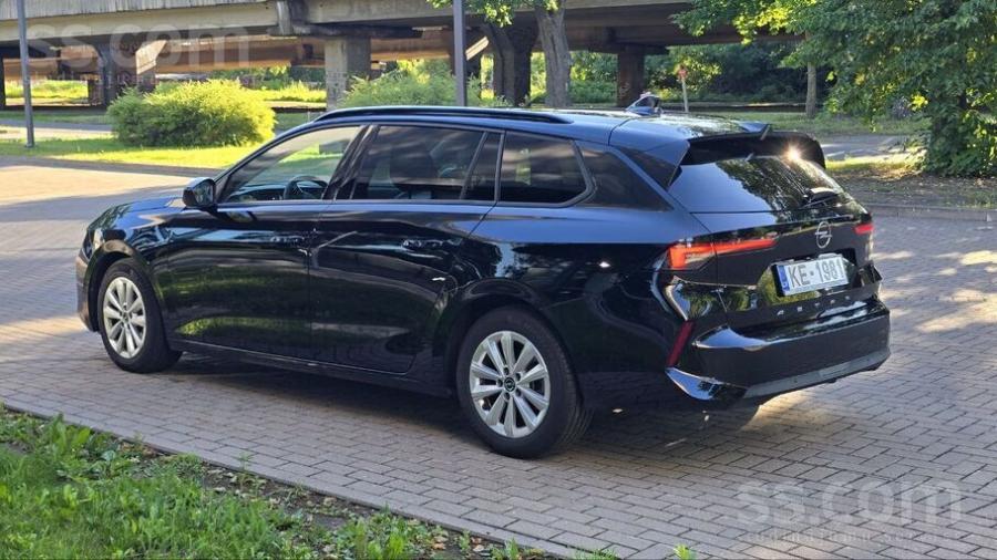 Black Opel Astra 2025 in Riga, with an engine capacity of 1.20 L and mileage of 15 thousand km for 20200 €, photo 5 on AUTOMOTO.COM.LV