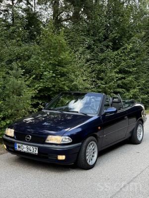 Синий Опель Астра 1999 в Кулдига, объемом двигателя 1.80 л и пробегом 145 тыс. км за 1999 €, фото  на AUTOMOTO.COM.LV