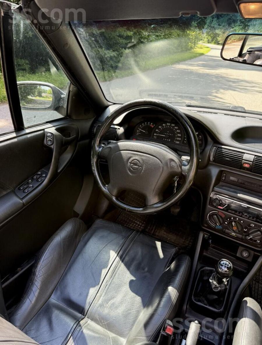 Zils Opel Astra 1999 Kuldīga, ar dzinēja tilpumu 1.80 L un nobraukumu 145 tūkst. km par 1999 €, foto 8 vietnē AUTOMOTO.COM.LV