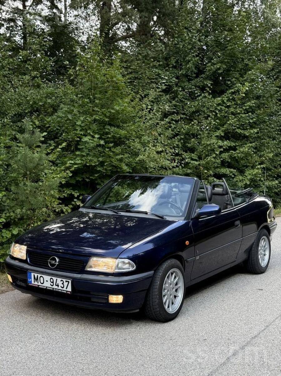 Zils Opel Astra 1999 Kuldīga, ar dzinēja tilpumu 1.80 L un nobraukumu 145 tūkst. km par 1700 €, foto 1 vietnē AUTOMOTO.COM.LV