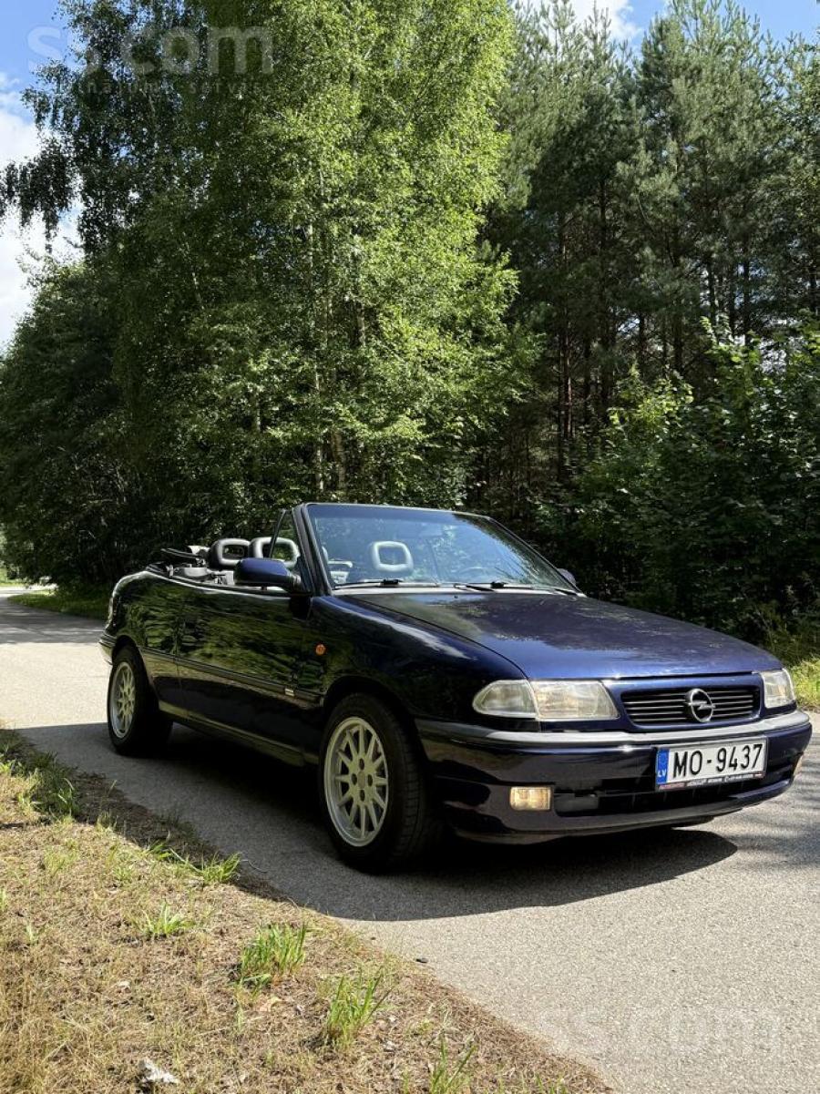 Blue Opel Astra 1999 in Kuldiga, with an engine capacity of 1.80 L and mileage of 145 thousand km for 1350 €, photo 5 on AUTOMOTO.COM.LV