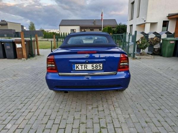 Blue Opel Astra 2002 in Vilnius, with an engine capacity of 1.60 L and mileage of 198 thousand km for 2600 €, photo 7 on AUTOMOTO.COM.LV