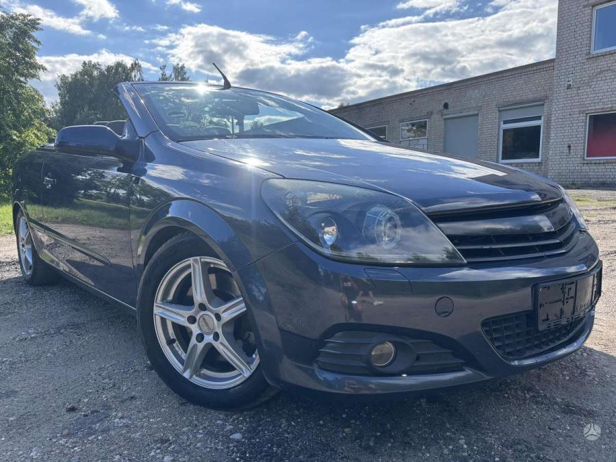 Blue Opel Astra 2007 in Prienai, with an engine capacity of 1.91 L and mileage of 198 thousand km for 2700 €, photo 3 on AUTOMOTO.COM.LV