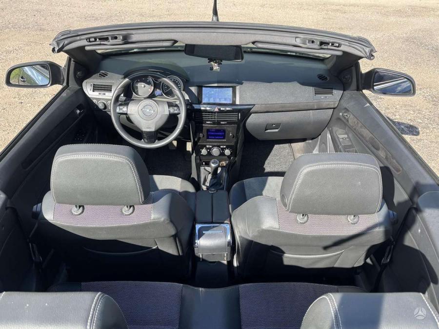 Blue Opel Astra 2007 in Prienai, with an engine capacity of 1.91 L and mileage of 198 thousand km for 2700 €, photo 6 on AUTOMOTO.COM.LV