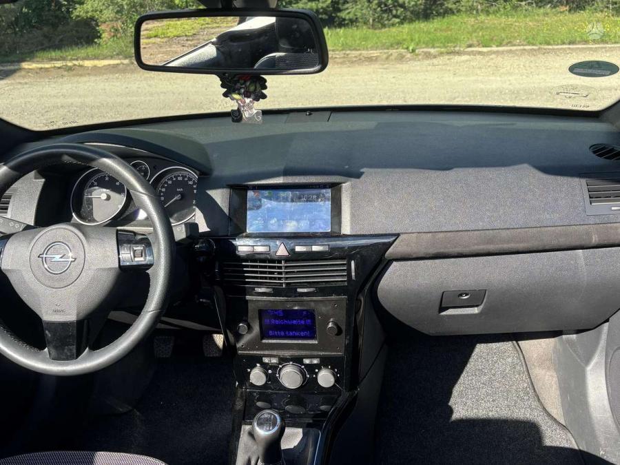 Blue Opel Astra 2007 in Prienai, with an engine capacity of 1.91 L and mileage of 198 thousand km for 2700 €, photo 7 on AUTOMOTO.COM.LV