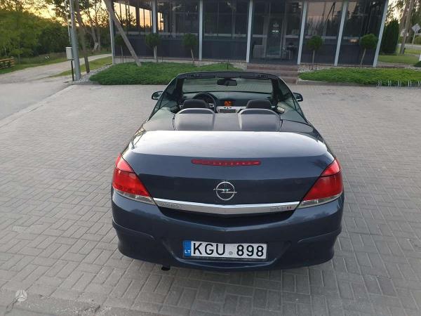 Blue Opel Astra 2008 in Vilkaviskis, with an engine capacity of 0.11 L and mileage of 260 thousand km for 1850 €, photo 2 on AUTOMOTO.COM.LV