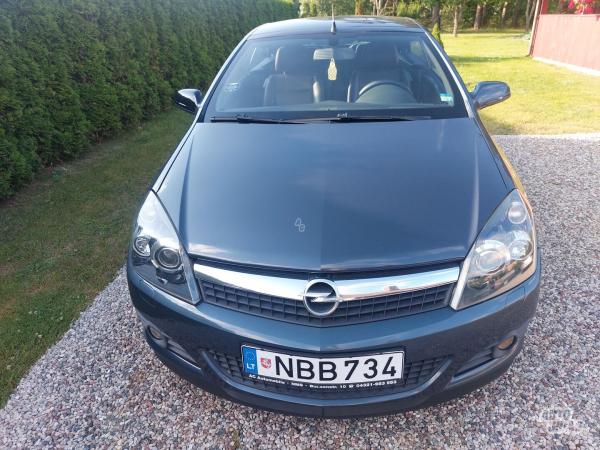 Blue Opel Astra 2009 in Alytus, with an engine capacity of 1.90 L and mileage of 240 thousand km for 2600 €, photo 2 on AUTOMOTO.COM.LV