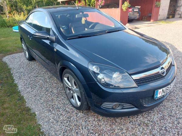 Blue Opel Astra 2009 in Alytus, with an engine capacity of 1.90 L and mileage of 240 thousand km for 2600 €, photo 4 on AUTOMOTO.COM.LV