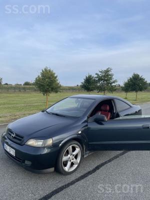 Zils Opel Astra 2000 Rīga, ar dzinēja tilpumu 1.80 L un nobraukumu 276 tūkst. km par 1750 €, foto  vietnē AUTOMOTO.COM.LV