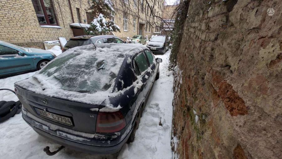 Blue Opel Astra 2003 in Vilnius, with an engine capacity of 0.00 L and mileage of 300 thousand km for 450 €, photo 3 on AUTOMOTO.COM.LV