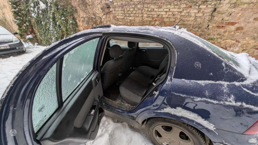Blue Opel Astra 2003 in Vilnius, with an engine capacity of 0.00 L and mileage of 300 thousand km for 450 €, photo 6 on AUTOMOTO.COM.LV