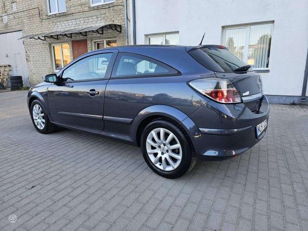 Blue Opel Astra 2006 in Marijampole, with an engine capacity of 1.60 L and mileage of 239 thousand km for 1499 €, photo 4 on AUTOMOTO.COM.LV