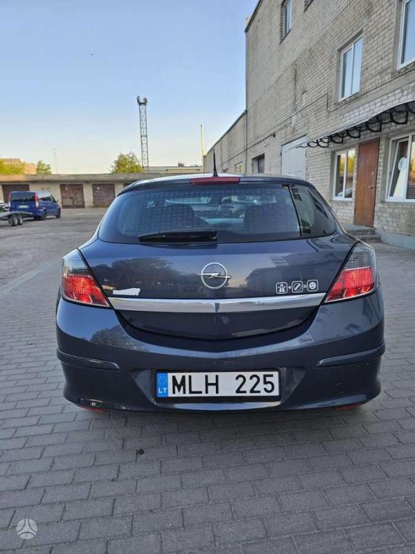 Blue Opel Astra 2006 in Marijampole, with an engine capacity of 1.60 L and mileage of 239 thousand km for 1499 €, photo 7 on AUTOMOTO.COM.LV