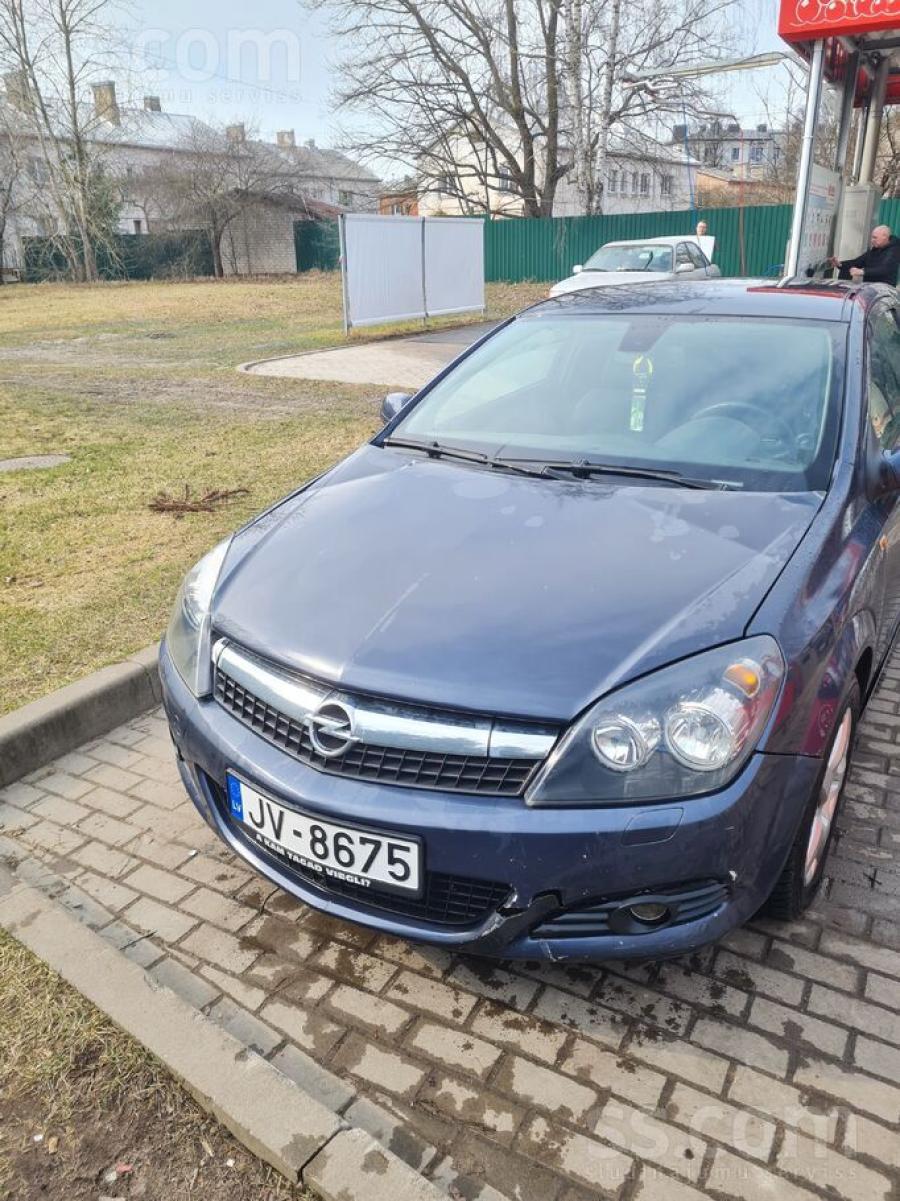 Blue Opel Astra 2008 in Riga, with an engine capacity of 1.70 L and mileage of 352 thousand km for 800 €, photo 1 on AUTOMOTO.COM.LV