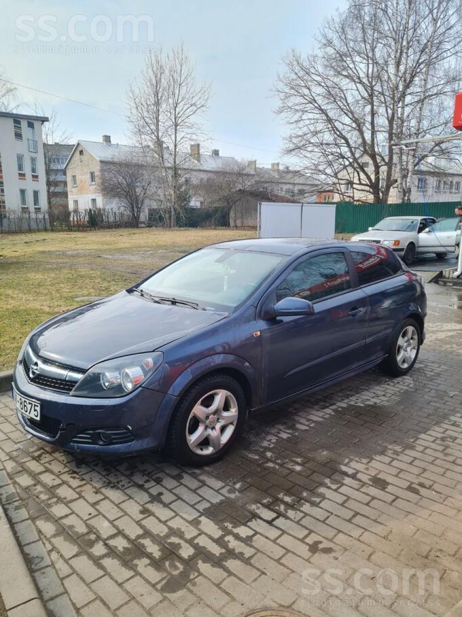 Blue Opel Astra 2008 in Riga, with an engine capacity of 1.70 L and mileage of 352 thousand km for 800 €, photo 3 on AUTOMOTO.COM.LV
