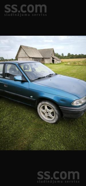 Zils Opel Astra 1993 Preiļi, ar dzinēja tilpumu 1.60 L un nobraukumu 154 tūkst. km par 1150 €, foto 3 vietnē AUTOMOTO.COM.LV