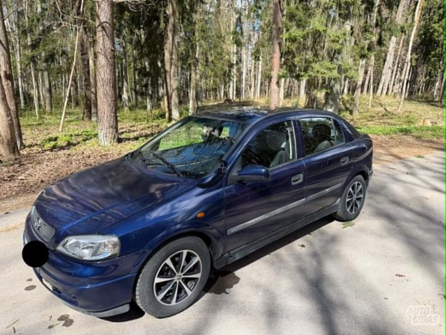 Blue Opel Astra 1998 in Vilnius, with an engine capacity of 1.60 L and mileage of 221 thousand km for 900 €, photo 1 on AUTOMOTO.COM.LV