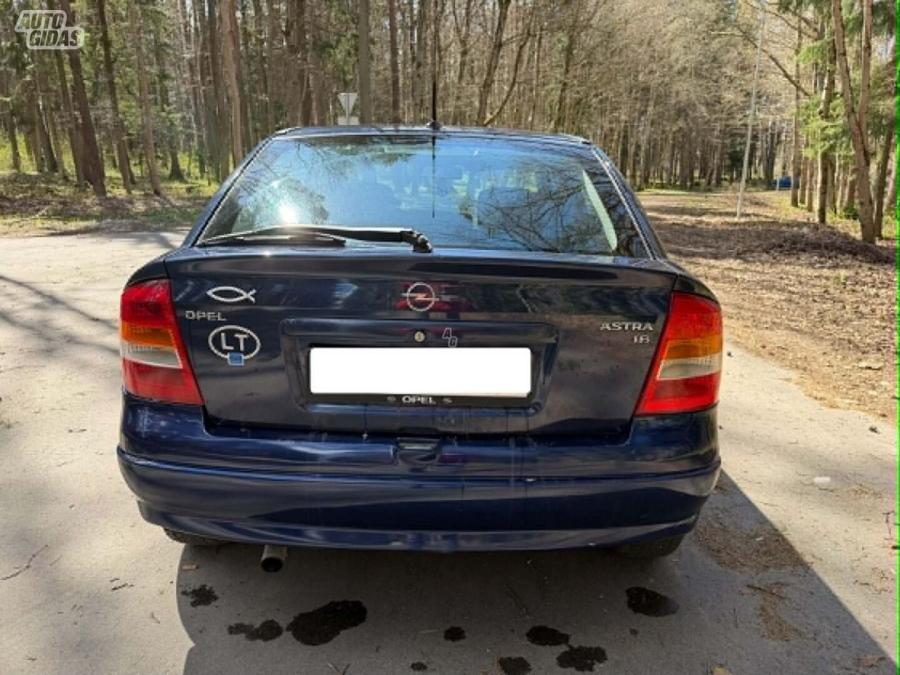 Blue Opel Astra 1998 in Vilnius, with an engine capacity of 1.60 L and mileage of 221 thousand km for 900 €, photo 3 on AUTOMOTO.COM.LV