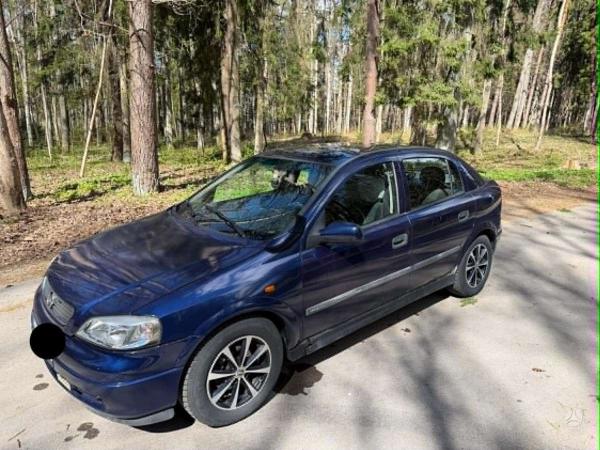 Blue Opel Astra 1998 in Kursenai, with an engine capacity of 1.60 L and mileage of 221 thousand km for 750 €, photo 3 on AUTOMOTO.COM.LV