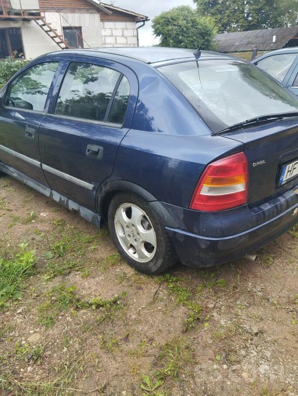 Blue Opel Astra 1998 in Saldus, with an engine capacity of 1.80 L and mileage of 229 thousand km for 750 €, photo 8 on AUTOMOTO.COM.LV