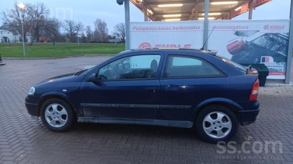 Blue Opel Astra 1999 in Ogre, with an engine capacity of 1.60 L and mileage of 147 thousand km for 1000 €, photo 2 on AUTOMOTO.COM.LV