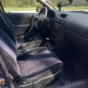 Zils Opel Astra 1999 Rīga, ar dzinēja tilpumu 1.80 L un nobraukumu 298 tūkst. km par 1000 €, foto 3 vietnē AUTOMOTO.COM.LV