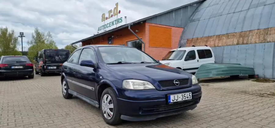 Blue Opel Astra 2000 in Valmiera, with an engine capacity of 1.60 L and mileage of 296 thousand km for 870 €, photo 1 on AUTOMOTO.COM.LV