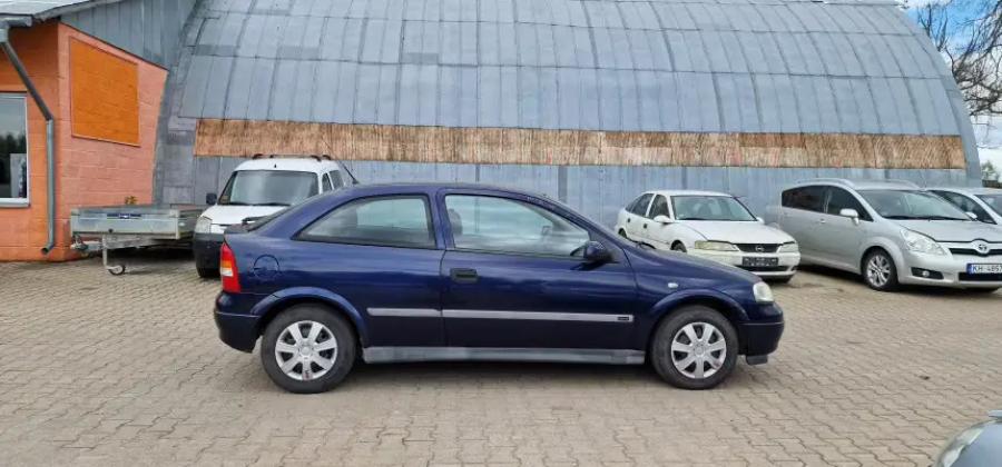Blue Opel Astra 2000 in Valmiera, with an engine capacity of 1.60 L and mileage of 296 thousand km for 870 €, photo 3 on AUTOMOTO.COM.LV