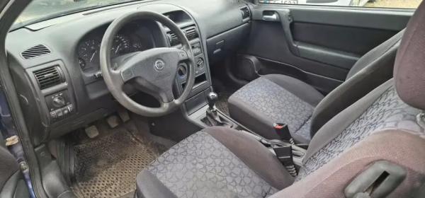 Blue Opel Astra 2000 in Valmiera, with an engine capacity of 1.60 L and mileage of 296 thousand km for 870 €, photo 7 on AUTOMOTO.COM.LV