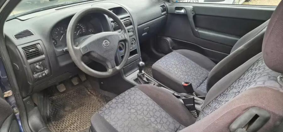 Blue Opel Astra 2000 in Valmiera, with an engine capacity of 1.60 L and mileage of 296 thousand km for 870 €, photo 8 on AUTOMOTO.COM.LV
