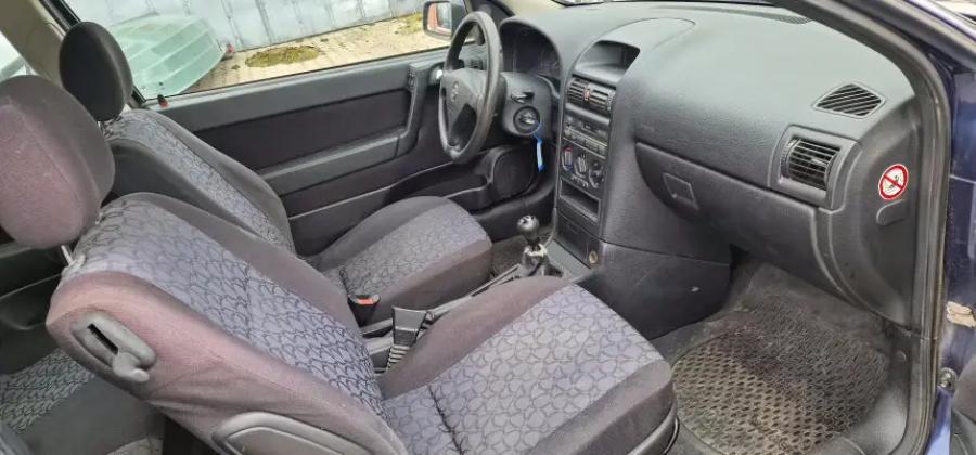 Blue Opel Astra 2000 in Valmiera, with an engine capacity of 1.60 L and mileage of 296 thousand km for 870 €, photo 9 on AUTOMOTO.COM.LV