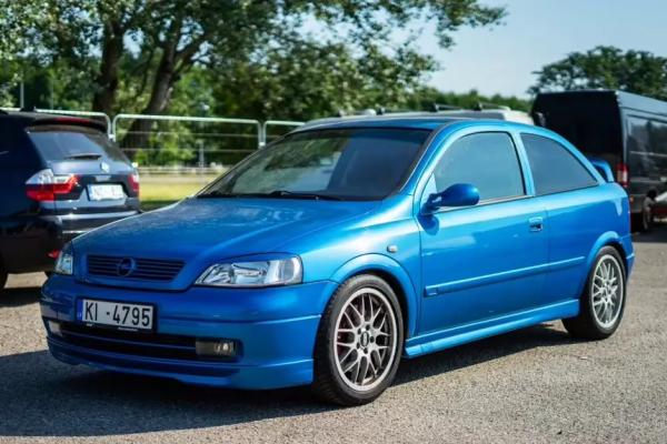 Blue Opel Astra 2000 in Liepaja, with an engine capacity of 2.00 L and mileage of 304 thousand km for 2850 €, photo 1 on AUTOMOTO.COM.LV