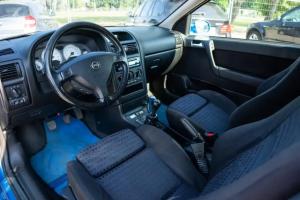 Blue Opel Astra 2000 in Liepaja, with an engine capacity of 2.00 L and mileage of 304 thousand km for 2850 €, photo 9 on AUTOMOTO.COM.LV