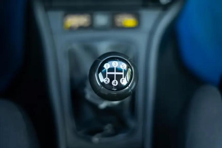 Blue Opel Astra 2000 in Liepaja, with an engine capacity of 2.00 L and mileage of 304 thousand km for 2850 €, photo 19 on AUTOMOTO.COM.LV