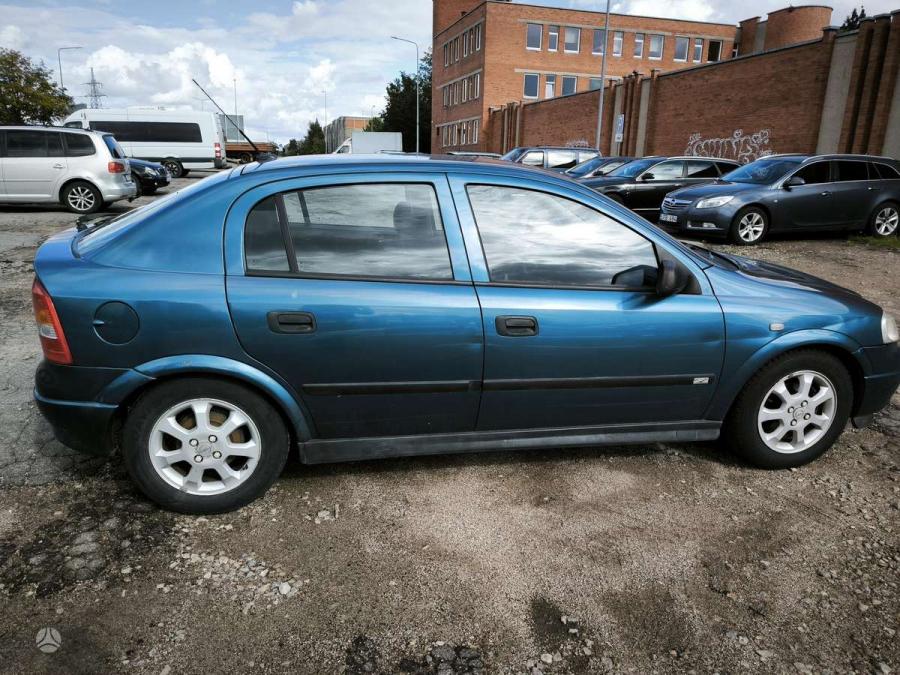 Blue Opel Astra 2000 in Siauliai, with an engine capacity of 1.60 L and mileage of 208 thousand km for 550 €, photo 10 on AUTOMOTO.COM.LV