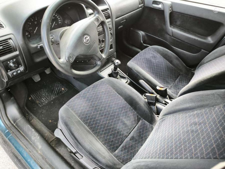 Blue Opel Astra 2000 in Siauliai, with an engine capacity of 1.60 L and mileage of 208 thousand km for 550 €, photo 12 on AUTOMOTO.COM.LV