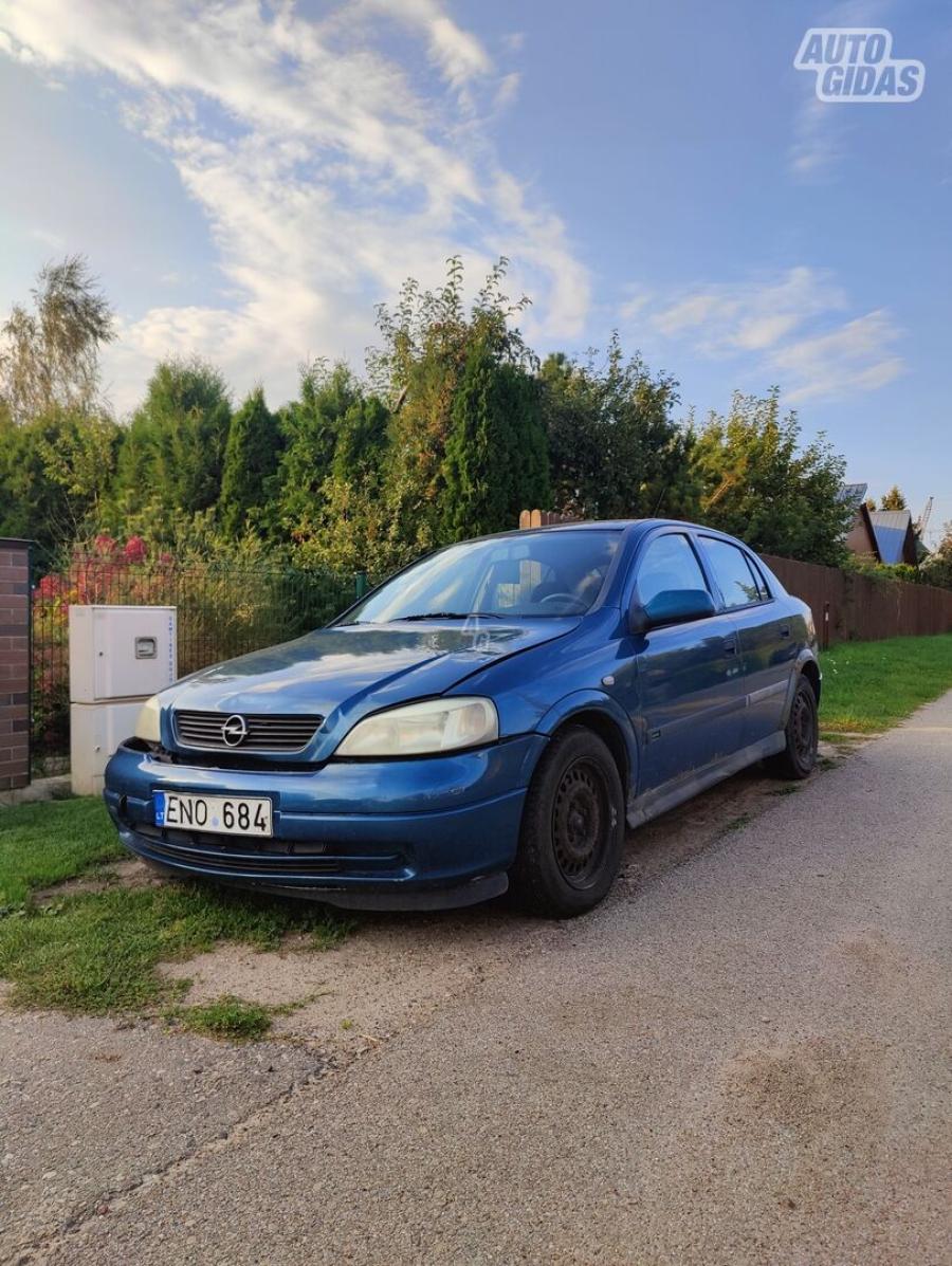Blue Opel Astra 2000 in Kaunas, with an engine capacity of 2.00 L and mileage of 324 thousand km for 270 €, photo 1 on AUTOMOTO.COM.LV
