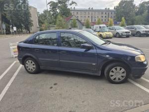 Zils Opel Astra 2001 Rīga, ar dzinēja tilpumu 1.60 L un nobraukumu 241 tūkst. km par 990 €, foto  vietnē AUTOMOTO.COM.LV