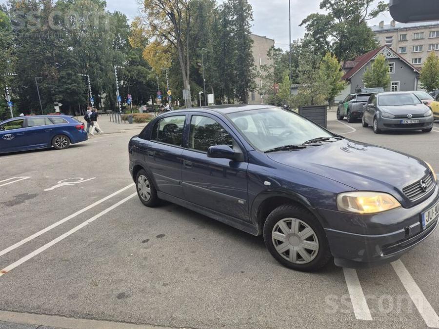 Zils Opel Astra 2001 Rīga, ar dzinēja tilpumu 1.60 L un nobraukumu 241 tūkst. km par 990 €, foto 3 vietnē AUTOMOTO.COM.LV