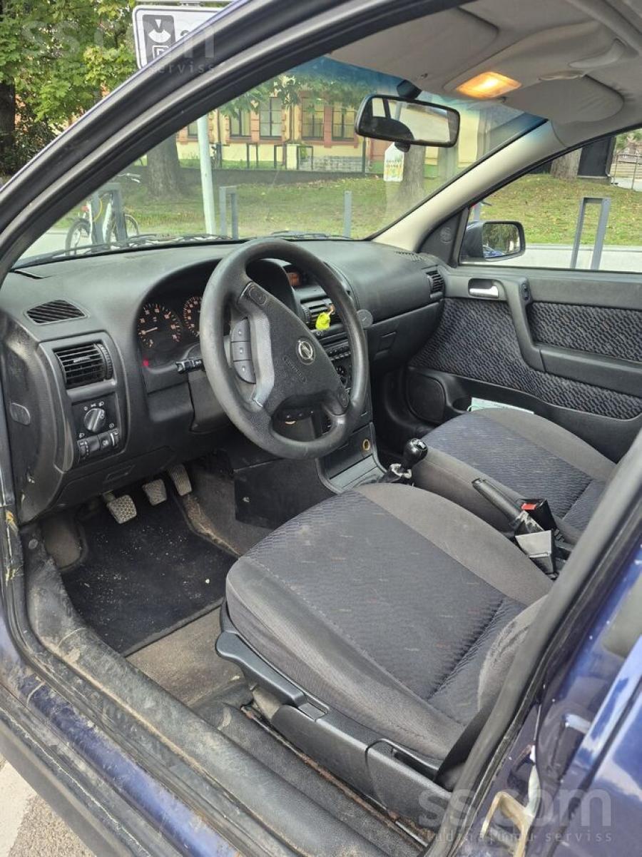 Zils Opel Astra 2001 Rīga, ar dzinēja tilpumu 1.60 L un nobraukumu 241 tūkst. km par 990 €, foto 13 vietnē AUTOMOTO.COM.LV