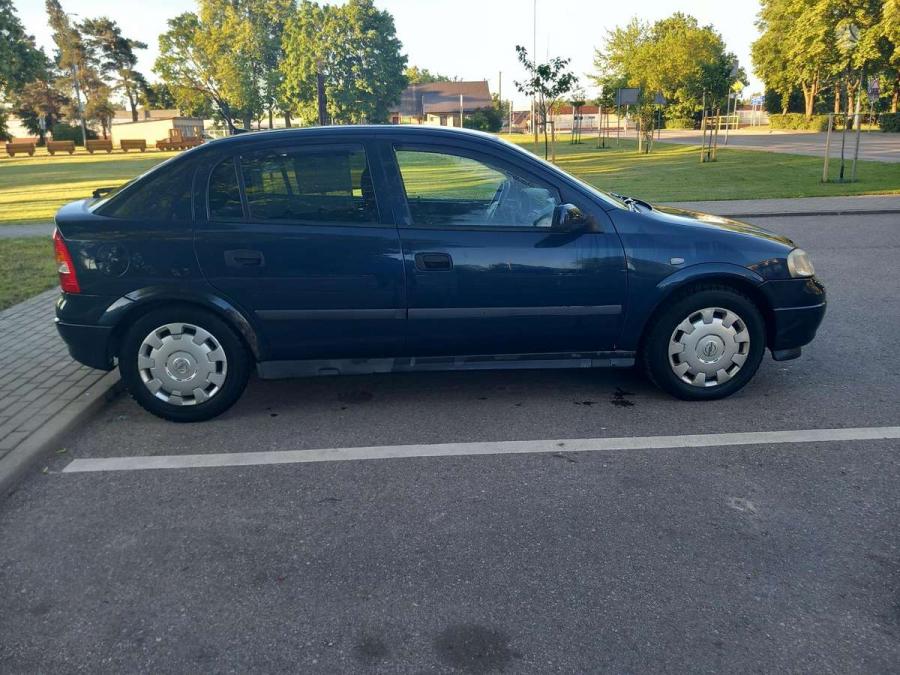 Blue Opel Astra 2002 in Kazlu Ruda, with an engine capacity of 1.69 L and mileage of 326 thousand km for 650 €, photo 4 on AUTOMOTO.COM.LV