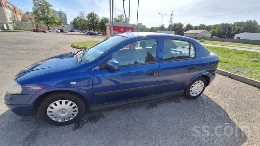 Blue Opel Astra 2002 in Riga, with an engine capacity of 1.60 L and mileage of 190 thousand km for 1100 €, photo 3 on AUTOMOTO.COM.LV