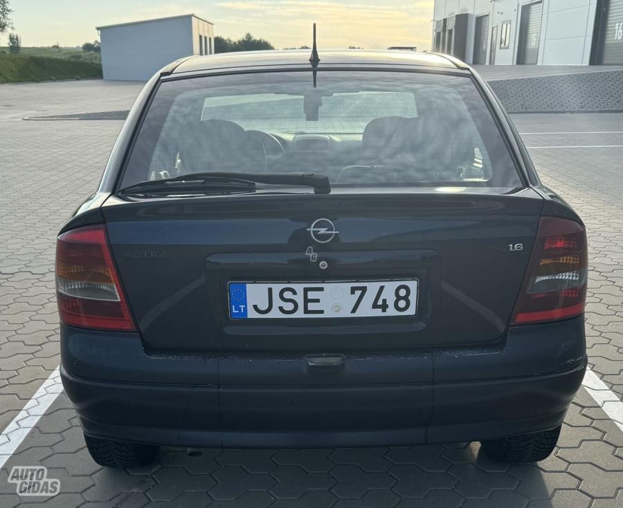 Blue Opel Astra 2003 in Vilnius, with an engine capacity of 1.60 L and mileage of 240 thousand km for 900 €, photo 4 on AUTOMOTO.COM.LV